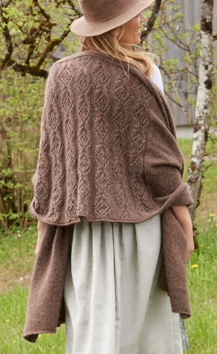 Stola mit Ajourmuster - ECOPUNO & SETASURI - Strickset - LANA GROSSA ...